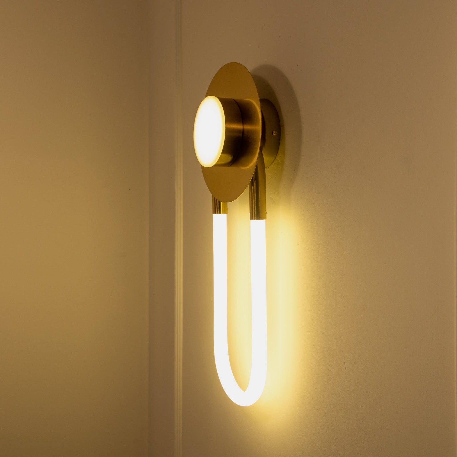 Modena LED Wall Light for Modern Homes & Sconces | Light & Living